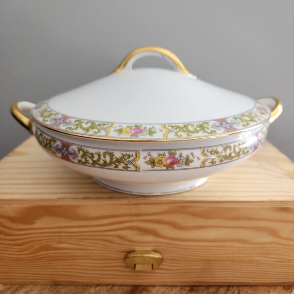 Noritake | Dining | Noritake Elegant White And Gold Floral Patterned ...